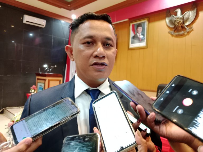 Body Rupert Mailuhu Resmi Dilantik Sebagai Anggota DPRD Kota Ambon ...